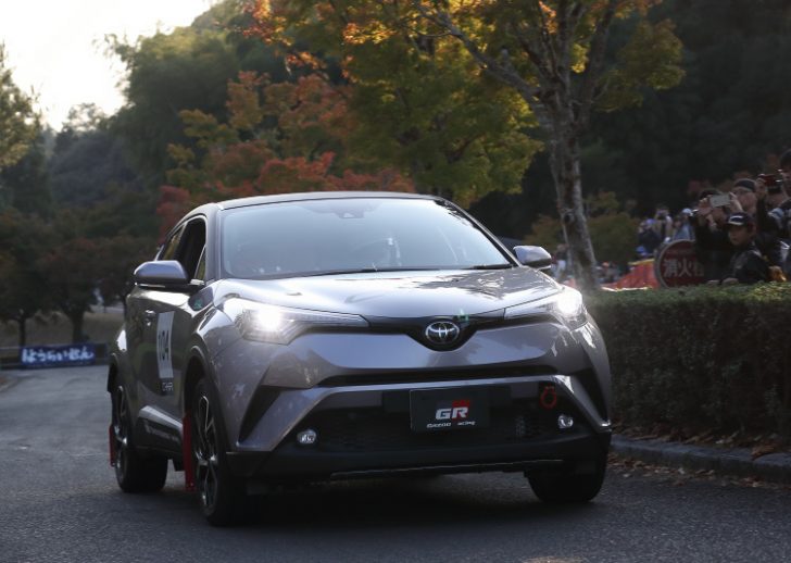 トヨタ「新型C-HR」ラリー仕様が登場でデモ走行！ - NEWCAR-DESIGN